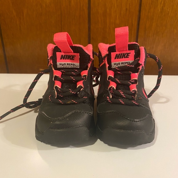 Nike | Shoes | Nike Boot Size 2c Pink Black | Poshmark